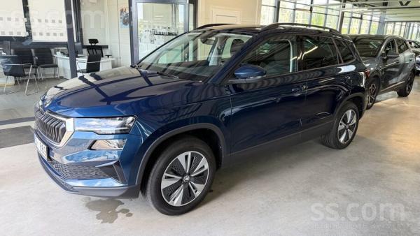 Zils Skoda Karoq 2022 Rīga, ar dzinēja tilpumu 1.50 L un nobraukumu 98 tūkst. km par 20500 €, foto 1 vietnē AUTOMOTO.COM.LV
