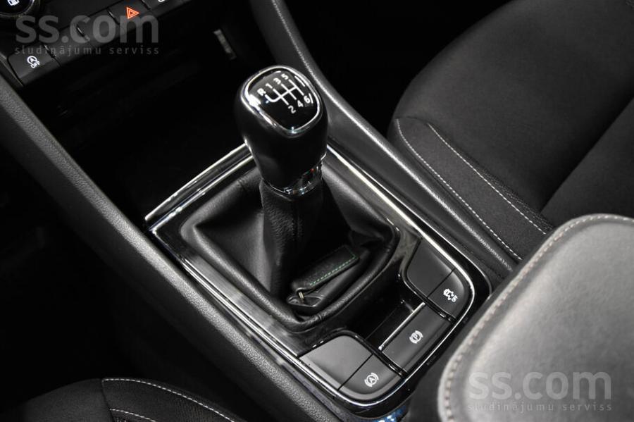 Zils Skoda Karoq 2022 Rīga, ar dzinēja tilpumu 1.00 L un nobraukumu 127 tūkst. km par 15690 €, foto 24 vietnē AUTOMOTO.COM.LV