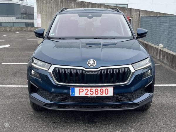 Blue Skoda Karoq 2023 in Vilnius, with an engine capacity of 1.50 L and mileage of 182 thousand km for 17902 €, photo 3 on AUTOMOTO.COM.LV