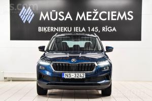 Blue Skoda Karoq 2023 in Riga, with an engine capacity of 1.50 L and mileage of 44 thousand km for 22590 €, photo 3 on AUTOMOTO.COM.LV