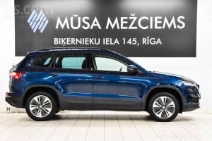 Blue Skoda Karoq 2023 in Riga, with an engine capacity of 1.50 L and mileage of 44 thousand km for 22590 €, photo 5 on AUTOMOTO.COM.LV