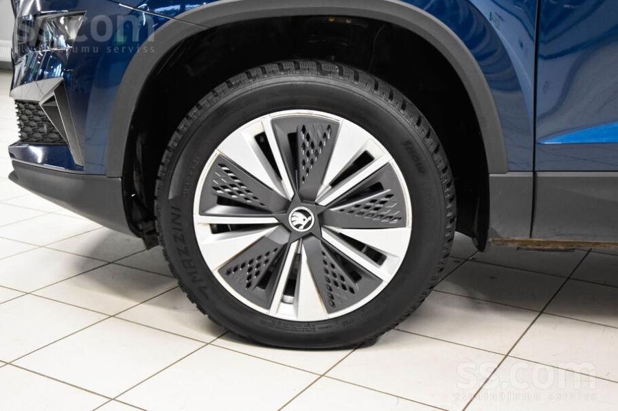 Blue Skoda Karoq 2023 in Riga, with an engine capacity of 1.50 L and mileage of 44 thousand km for 22590 €, photo 12 on AUTOMOTO.COM.LV