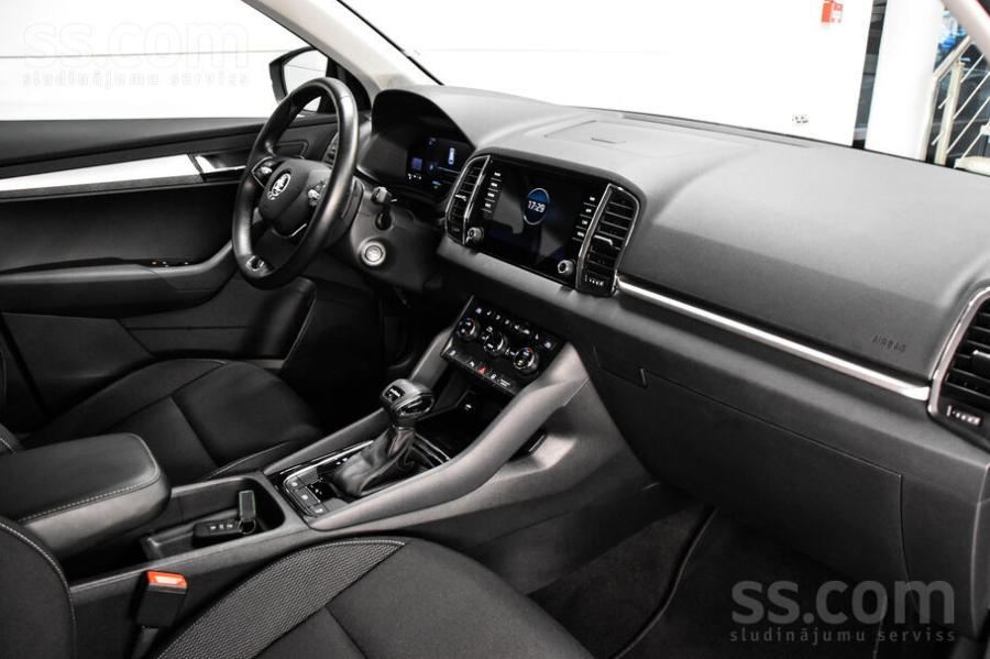 Blue Skoda Karoq 2023 in Riga, with an engine capacity of 1.50 L and mileage of 44 thousand km for 22590 €, photo 15 on AUTOMOTO.COM.LV
