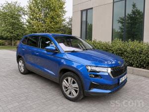 Zils Skoda Karoq 2024 Rīga, ar dzinēja tilpumu 1.50 L un nobraukumu 40 tūkst. km par 24900 €, foto  vietnē AUTOMOTO.COM.LV