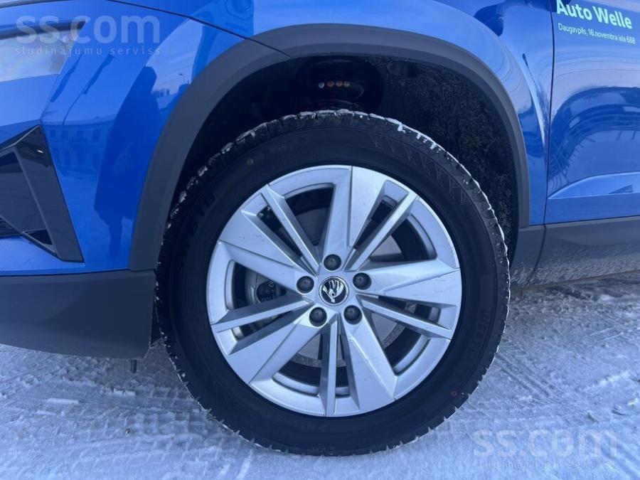Zils Skoda Karoq 2025 Daugavpils, ar dzinēja tilpumu 1.50 L un nobraukumu 4 tūkst. km par 28900 €, foto 4 vietnē AUTOMOTO.COM.LV