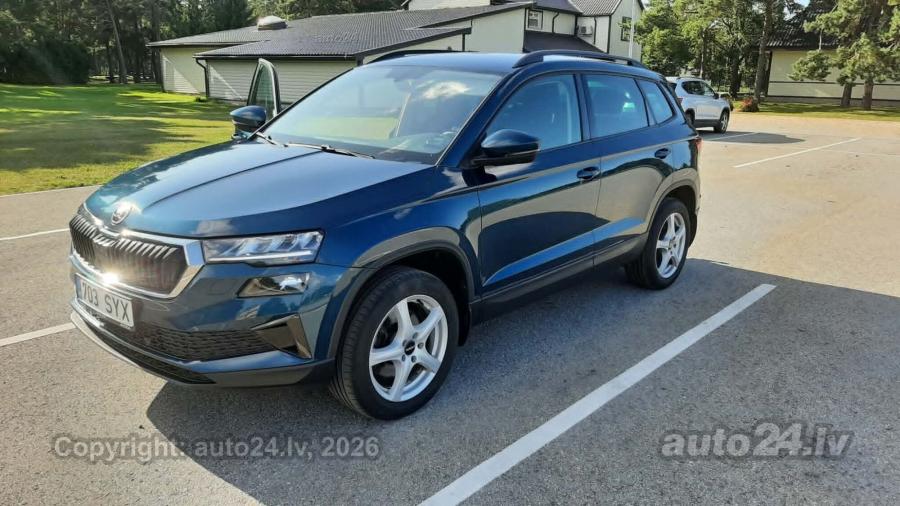 Zils Skoda Karoq 2024 Tallina, ar dzinēja tilpumu 1.50 L un nobraukumu 70 tūkst. km par 25000 €, foto 1 vietnē AUTOMOTO.COM.LV