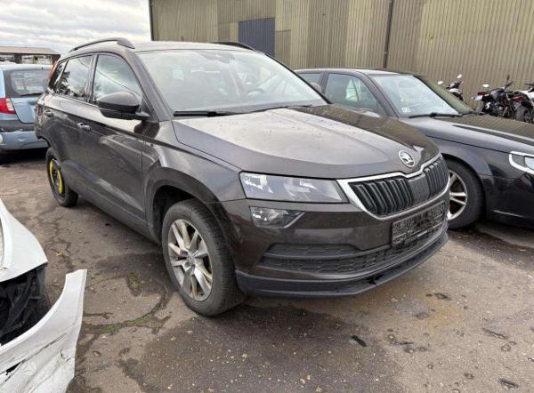 Brown Skoda Karoq 2018 in Panevezys, with an engine capacity of 1.60 L and mileage of 187 thousand km for 7900 €, photo 2 on AUTOMOTO.COM.LV