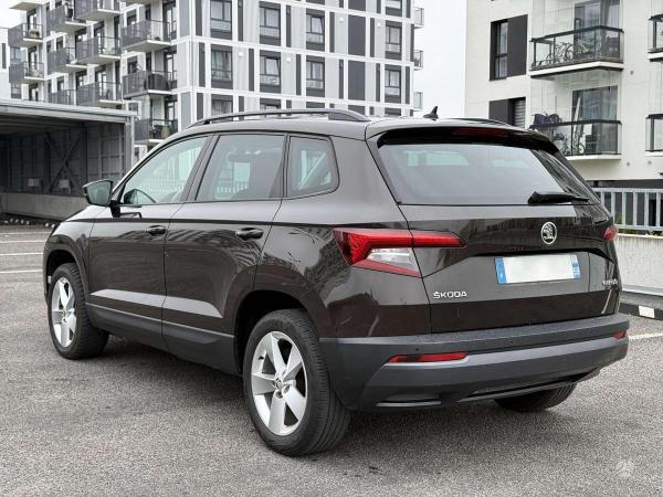 Brown Skoda Karoq 2018 in Vilnius, with an engine capacity of 1.60 L and mileage of 236 thousand km for 12500 €, photo 3 on AUTOMOTO.COM.LV