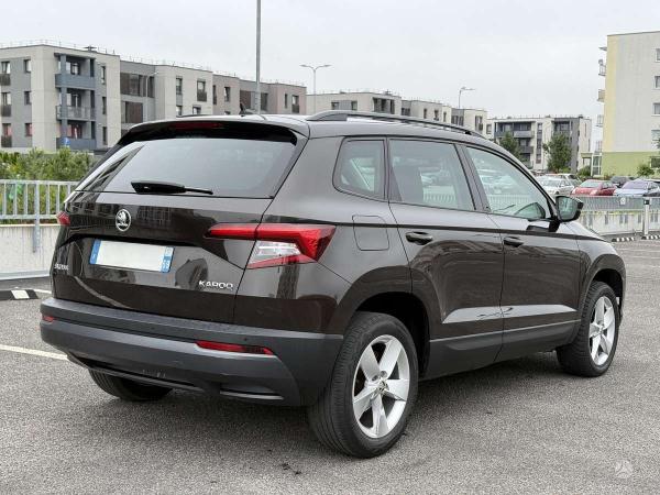 Brown Skoda Karoq 2018 in Vilnius, with an engine capacity of 1.60 L and mileage of 236 thousand km for 12500 €, photo 4 on AUTOMOTO.COM.LV