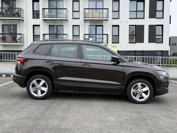 Brown Skoda Karoq 2018 in Vilnius, with an engine capacity of 1.60 L and mileage of 236 thousand km for 12500 €, photo 5 on AUTOMOTO.COM.LV