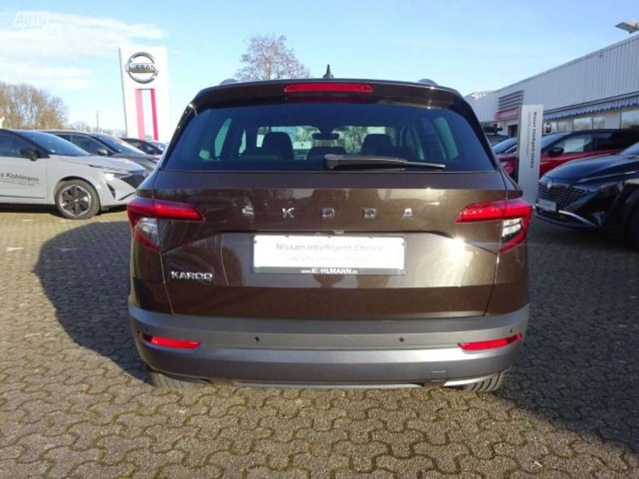Brown Skoda Karoq 2020 in Kaunas, with an engine capacity of 1.50 L and mileage of 52 thousand km for 22349 €, photo 6 on AUTOMOTO.COM.LV