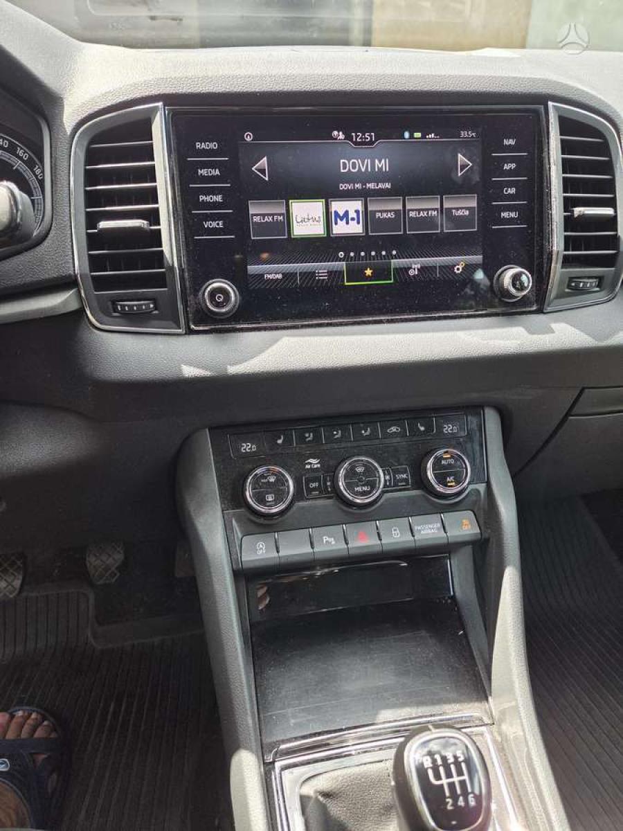 Brown Skoda Karoq 2021 in Kaunas, with an engine capacity of 1.50 L and mileage of 74 thousand km for 20300 €, photo 6 on AUTOMOTO.COM.LV