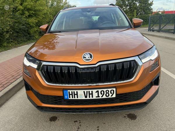 Brūns Skoda Karoq 2026 Telšiai, ar dzinēja tilpumu 1.97 L un nobraukumu 6 tūkst. km par 25500 €, foto 1 vietnē AUTOMOTO.COM.LV