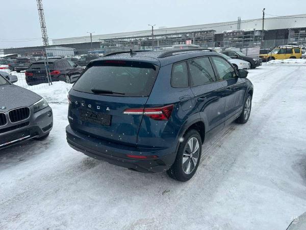 Green Skoda Karoq 2023 in Kaunas, with an engine capacity of 1.50 L and mileage of 100 thousand km for 20900 €, photo 5 on AUTOMOTO.COM.LV