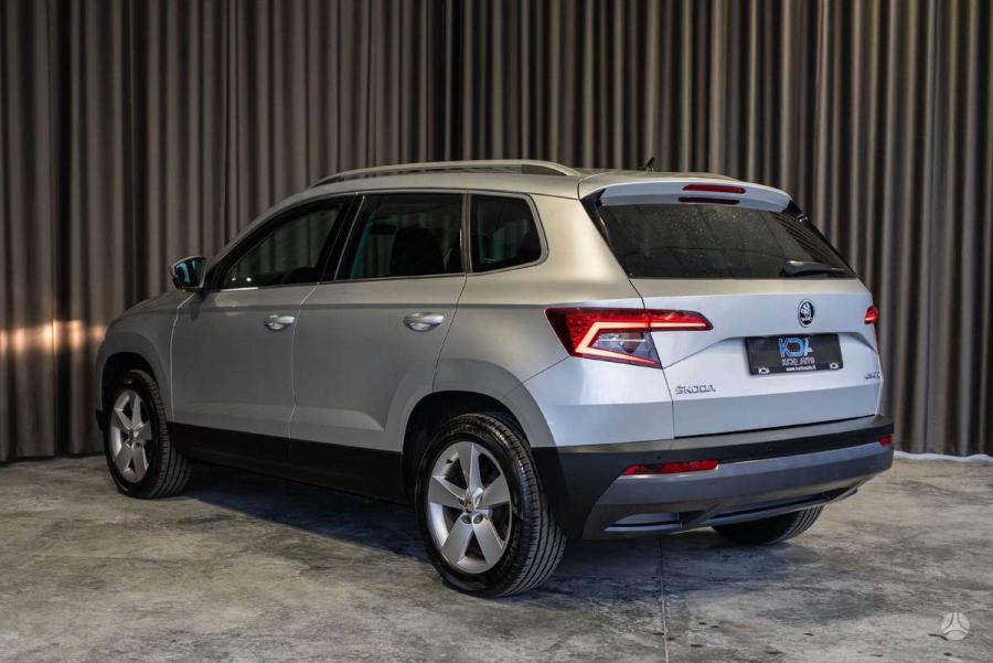 Grey Skoda Karoq 2018 in Marijampole, with an engine capacity of 1.00 L and mileage of 202 thousand km for 11250 €, photo 4 on AUTOMOTO.COM.LV