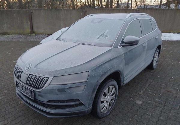Pelēks Skoda Karoq 2018 Plungė, ar dzinēja tilpumu 1.50 L un nobraukumu 15 tūkst. km par 10200 €, foto 1 vietnē AUTOMOTO.COM.LV