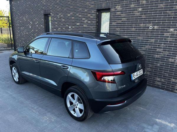 Grey Skoda Karoq 2018 in Klaipeda, with an engine capacity of 1.60 L and mileage of 133 thousand km for 14950 €, photo 3 on AUTOMOTO.COM.LV