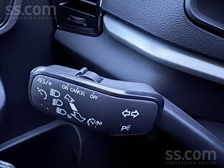 Pelēks Skoda Karoq 2018 Rīga, ar dzinēja tilpumu 1.60 L un nobraukumu 205 tūkst. km par 12490 €, foto 16 vietnē AUTOMOTO.COM.LV