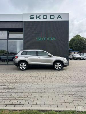 Pelēks Skoda Karoq 2018 Klaipėda, ar dzinēja tilpumu 1.97 L un nobraukumu 83 tūkst. km par 19800 €, foto  vietnē AUTOMOTO.COM.LV