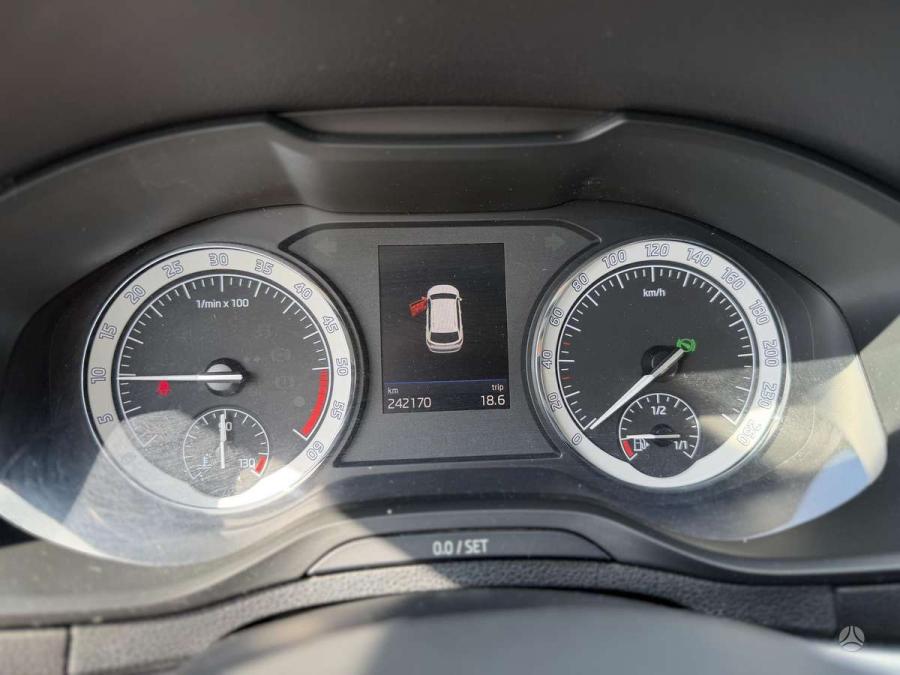 Pelēks Skoda Karoq 2018 Tauragė, ar dzinēja tilpumu 1.60 L un nobraukumu 242 tūkst. km par 12800 €, foto 45 vietnē AUTOMOTO.COM.LV