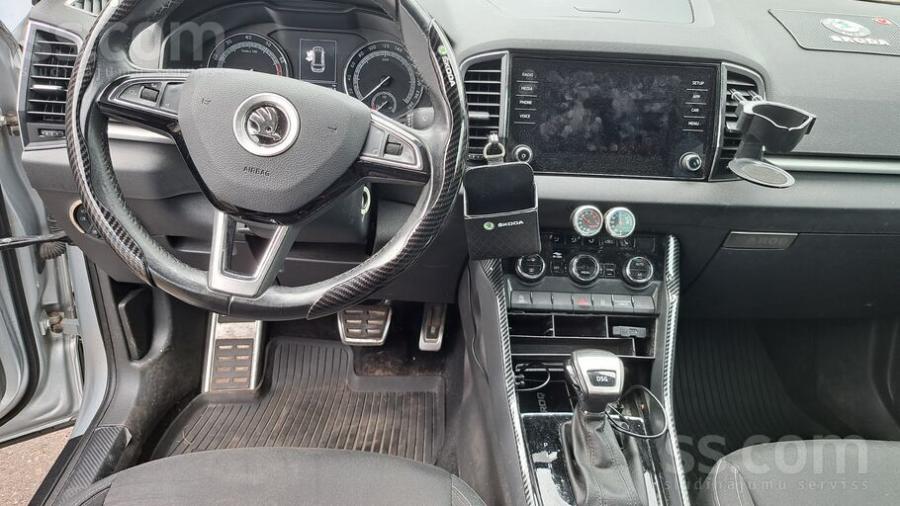 Grey Skoda Karoq 2018 in Riga, with an engine capacity of 1.00 L and mileage of 134 thousand km for 11000 €, photo 6 on AUTOMOTO.COM.LV