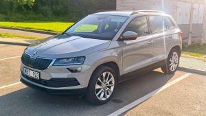 Pelēks Skoda Karoq 2018 Viļņa, ar dzinēja tilpumu 1.60 L un nobraukumu 260 tūkst. km par 12850 €, foto  vietnē AUTOMOTO.COM.LV