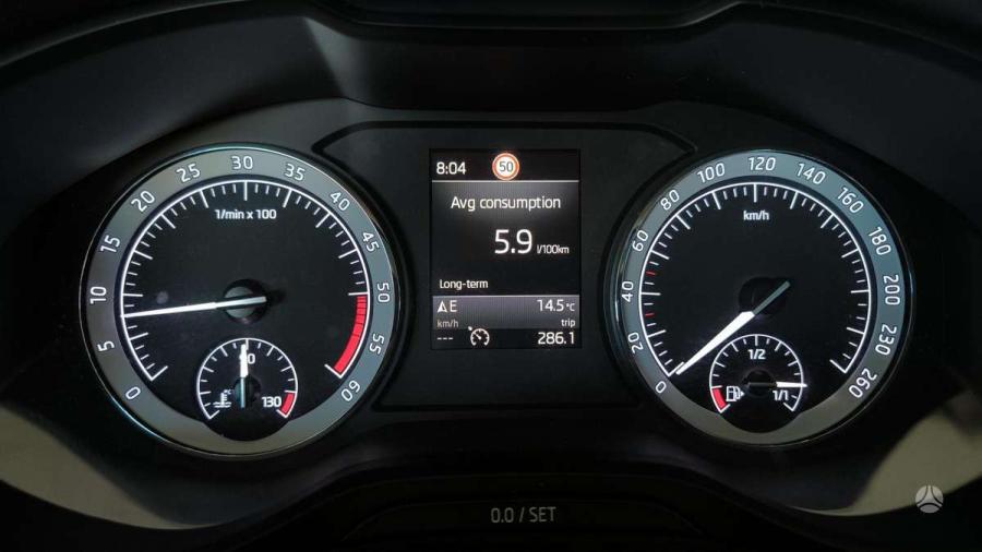 Pelēks Skoda Karoq 2018 Viļņa, ar dzinēja tilpumu 1.60 L un nobraukumu 260 tūkst. km par 12850 €, foto 7 vietnē AUTOMOTO.COM.LV