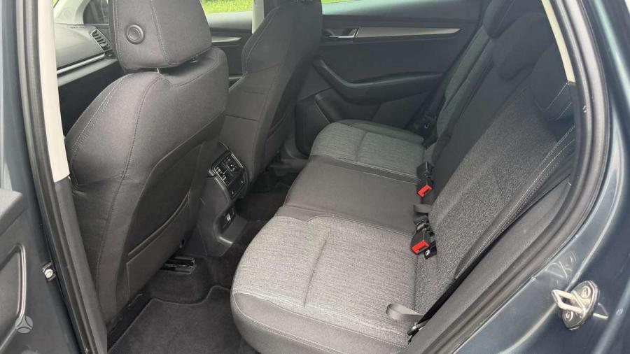 Pelēks Skoda Karoq 2018 Alīta, ar dzinēja tilpumu 1.60 L un nobraukumu 233 tūkst. km par 12600 €, foto 15 vietnē AUTOMOTO.COM.LV