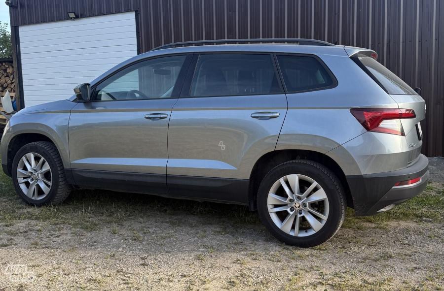 Grey Skoda Karoq 2018 in Vilnius, with an engine capacity of 1.60 L and mileage of 276 thousand km for 12500 €, photo 5 on AUTOMOTO.COM.LV
