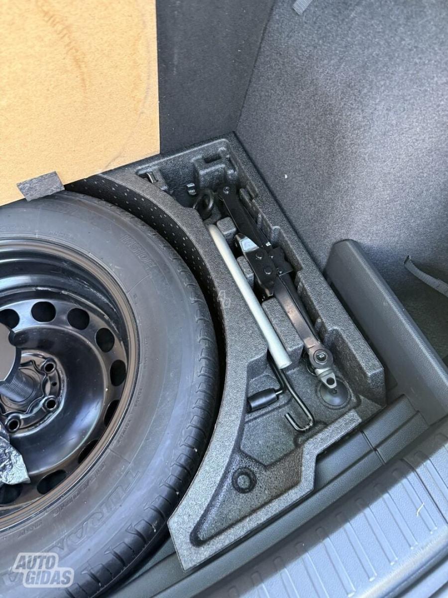 Grey Skoda Karoq 2018 in Vilnius, with an engine capacity of 1.60 L and mileage of 276 thousand km for 12500 €, photo 14 on AUTOMOTO.COM.LV
