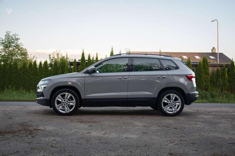 Grey Skoda Karoq 2018 in Elektrenai, with an engine capacity of 1.97 L and mileage of 236 thousand km for 14350 €, photo 5 on AUTOMOTO.COM.LV