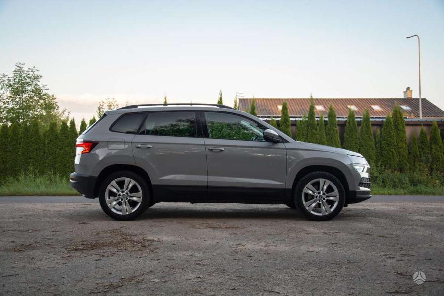 Grey Skoda Karoq 2018 in Elektrenai, with an engine capacity of 1.97 L and mileage of 236 thousand km for 14350 €, photo 8 on AUTOMOTO.COM.LV