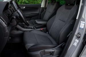 Grey Skoda Karoq 2018 in Elektrenai, with an engine capacity of 1.97 L and mileage of 236 thousand km for 14350 €, photo 14 on AUTOMOTO.COM.LV