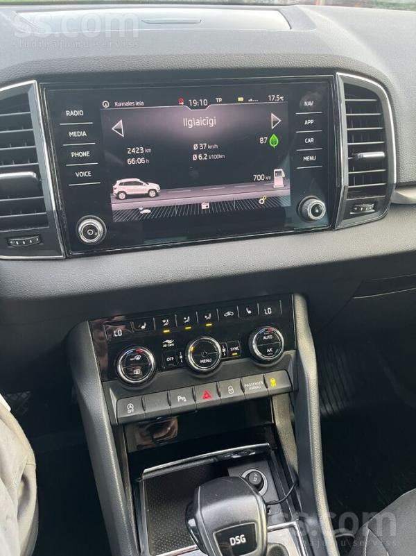Grey Skoda Karoq 2018 in Riga, with an engine capacity of 1.00 L and mileage of 102 thousand km for 12100 €, photo 7 on AUTOMOTO.COM.LV