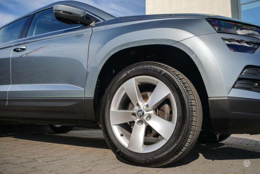 Grey Skoda Karoq 2018 in Marijampole, with an engine capacity of 1.50 L and mileage of 211 thousand km for 12950 €, photo 5 on AUTOMOTO.COM.LV
