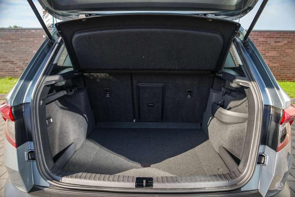 Grey Skoda Karoq 2018 in Marijampole, with an engine capacity of 1.50 L and mileage of 211 thousand km for 12950 €, photo 10 on AUTOMOTO.COM.LV