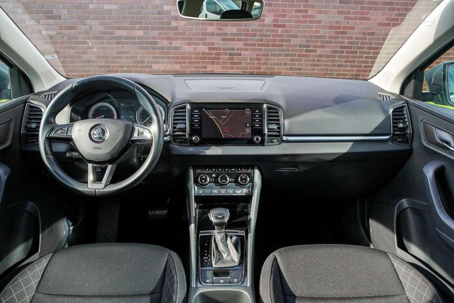 Grey Skoda Karoq 2018 in Marijampole, with an engine capacity of 1.50 L and mileage of 211 thousand km for 12950 €, photo 12 on AUTOMOTO.COM.LV