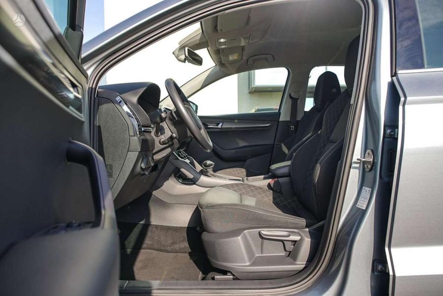 Grey Skoda Karoq 2018 in Marijampole, with an engine capacity of 1.50 L and mileage of 211 thousand km for 12950 €, photo 24 on AUTOMOTO.COM.LV