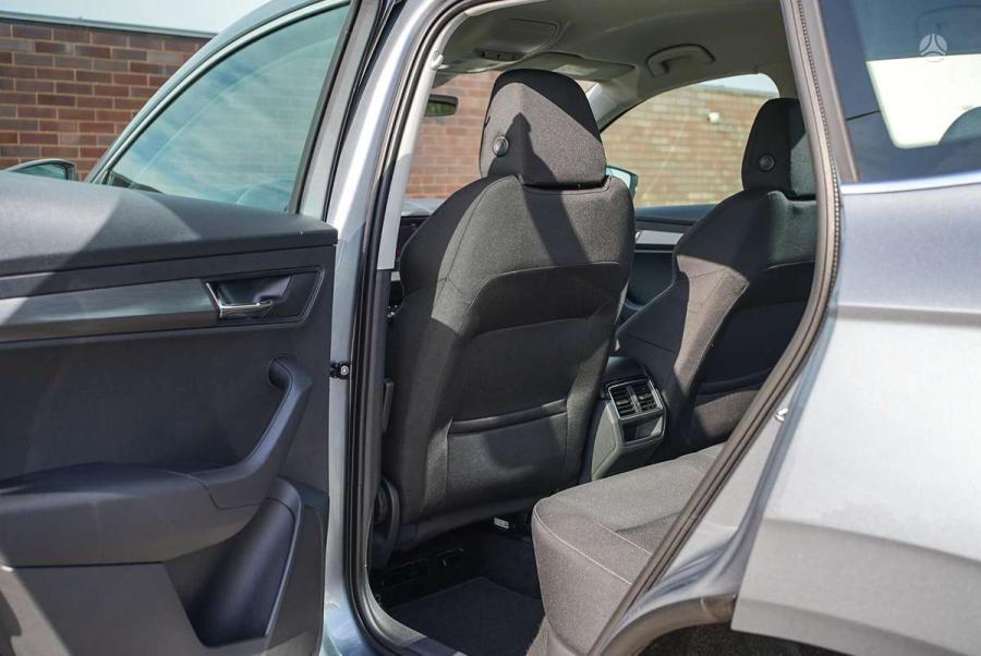 Grey Skoda Karoq 2018 in Marijampole, with an engine capacity of 1.50 L and mileage of 211 thousand km for 12950 €, photo 27 on AUTOMOTO.COM.LV
