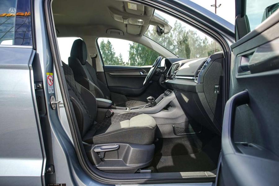Grey Skoda Karoq 2018 in Marijampole, with an engine capacity of 1.50 L and mileage of 211 thousand km for 12950 €, photo 33 on AUTOMOTO.COM.LV