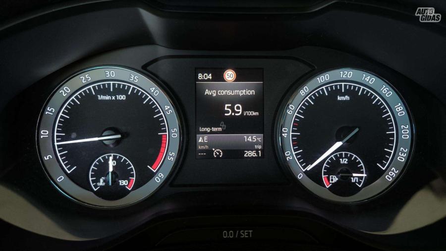 Pelēks Skoda Karoq 2018 Viļņa, ar dzinēja tilpumu 1.60 L un nobraukumu 260 tūkst. km par 11590 €, foto 6 vietnē AUTOMOTO.COM.LV