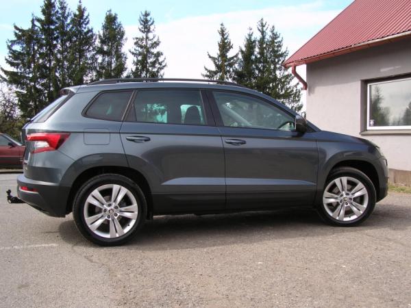 Pelēks Skoda Karoq 2019 Rīga, ar dzinēja tilpumu 2.00 L un nobraukumu 0 tūkst. km par 18950 €, foto 3 vietnē AUTOMOTO.COM.LV