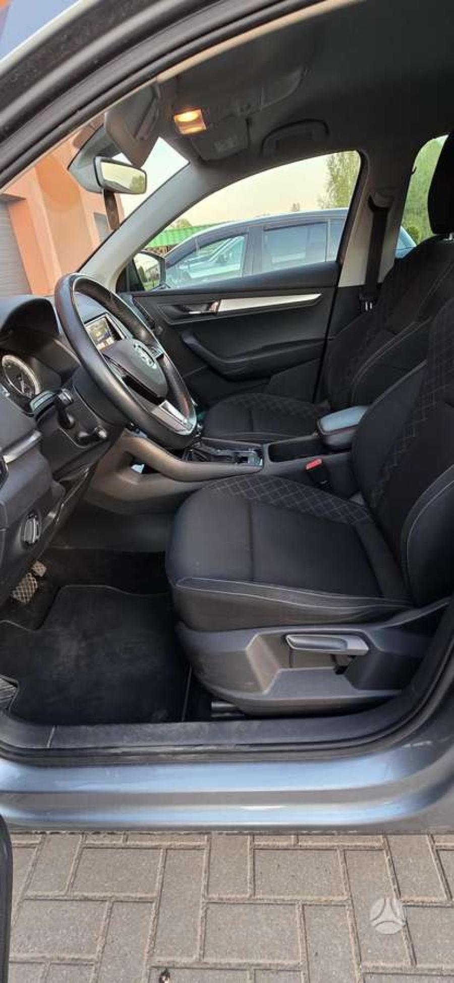 Pelēks Skoda Karoq 2019 Kauņa, ar dzinēja tilpumu 1.60 L un nobraukumu 300 tūkst. km par 10500 €, foto 15 vietnē AUTOMOTO.COM.LV