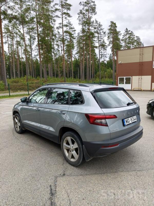 Skoda Karoq 2019 in Limbazi on AUTOMOTO.COM.LV Grey Skoda Karoq 2019 in Limbazi, with an engine capacity of 1.60 L and mileage of 160 thousand km for 13000 €, photo 4 on AUTOMOTO.COM.LV