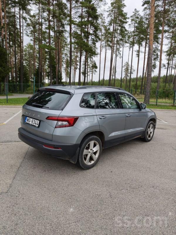 Skoda Karoq 2019 in Limbazi on AUTOMOTO.COM.LV Grey Skoda Karoq 2019 in Limbazi, with an engine capacity of 1.60 L and mileage of 160 thousand km for 13000 €, photo 5 on AUTOMOTO.COM.LV