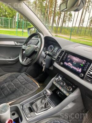Grey Skoda Karoq 2019 in Limbazi, with an engine capacity of 1.60 L and mileage of 160 thousand km for 13000 €, photo 6 on AUTOMOTO.COM.LV