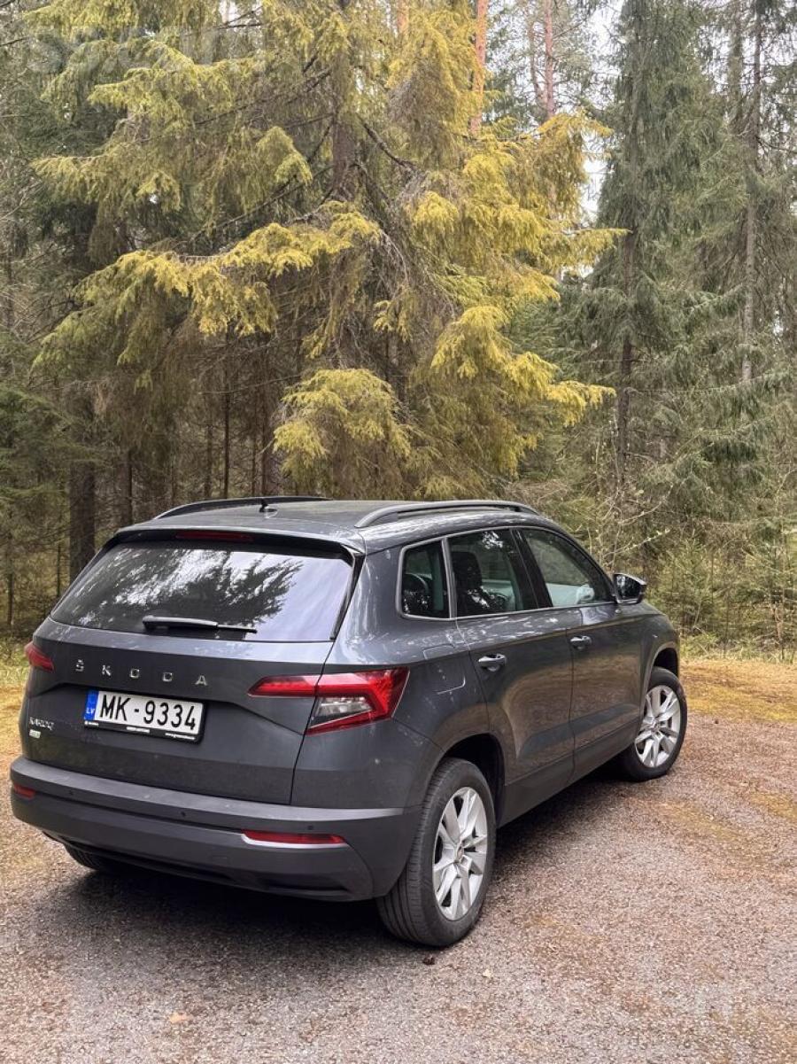 Grey Skoda Karoq 2020 in Valmiera, with an engine capacity of 2.00 L and mileage of 149 thousand km for 20900 €, photo 4 on AUTOMOTO.COM.LV