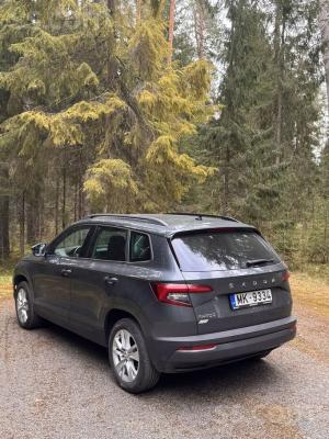Grey Skoda Karoq 2020 in Valmiera, with an engine capacity of 2.00 L and mileage of 149 thousand km for 20900 €, photo 5 on AUTOMOTO.COM.LV