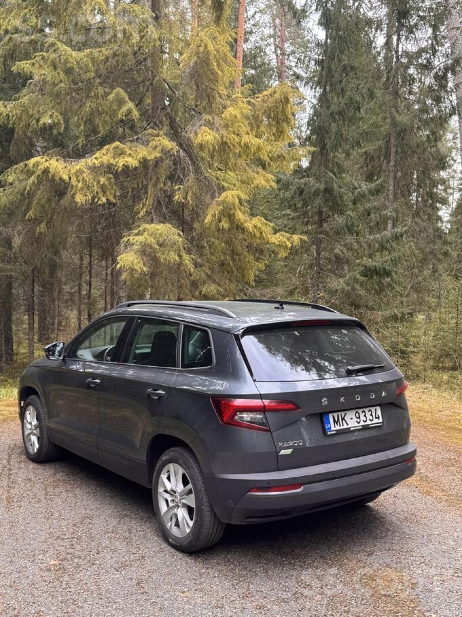 Grey Skoda Karoq 2020 in Valmiera, with an engine capacity of 2.00 L and mileage of 149 thousand km for 20900 €, photo 5 on AUTOMOTO.COM.LV