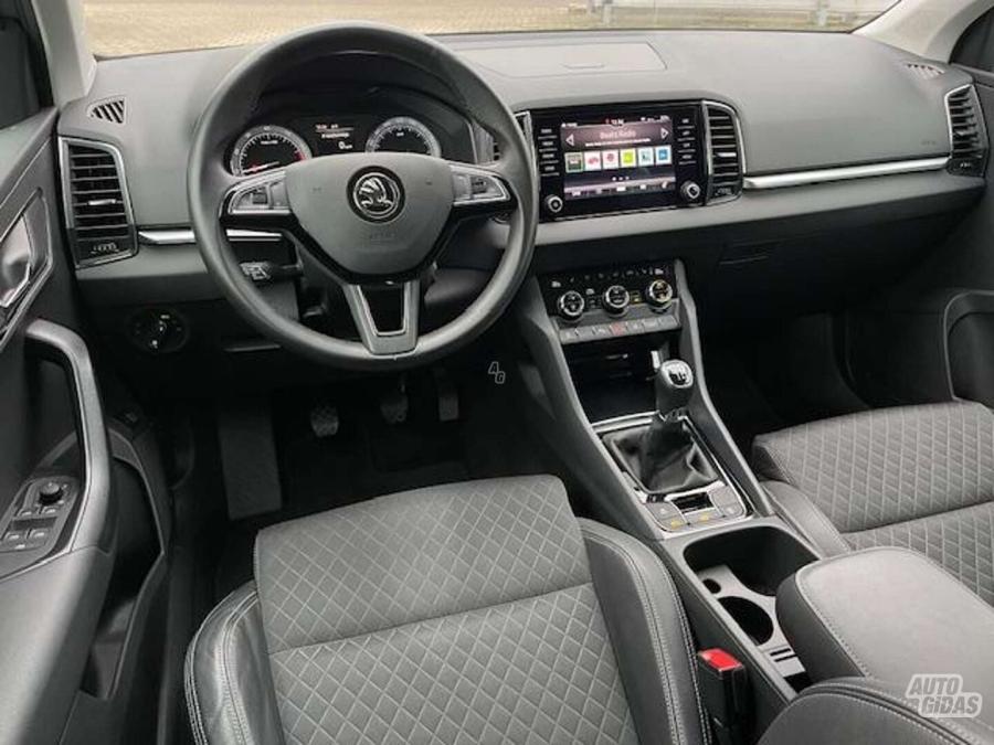 Grey Skoda Karoq 2020 in Kaunas, with an engine capacity of 1.50 L and mileage of 43 thousand km for 24439 €, photo 3 on AUTOMOTO.COM.LV